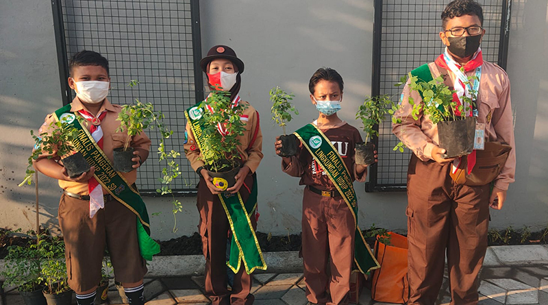 Puskesmas Menur Ditanami Bunga Telang – Forum Kota Surabaya Sehat